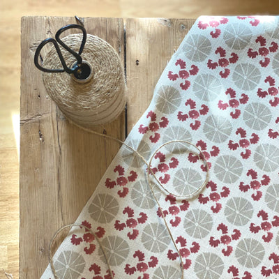 Barn Red+Stone Flower Bed Linen – O L I V E + D A I S Y